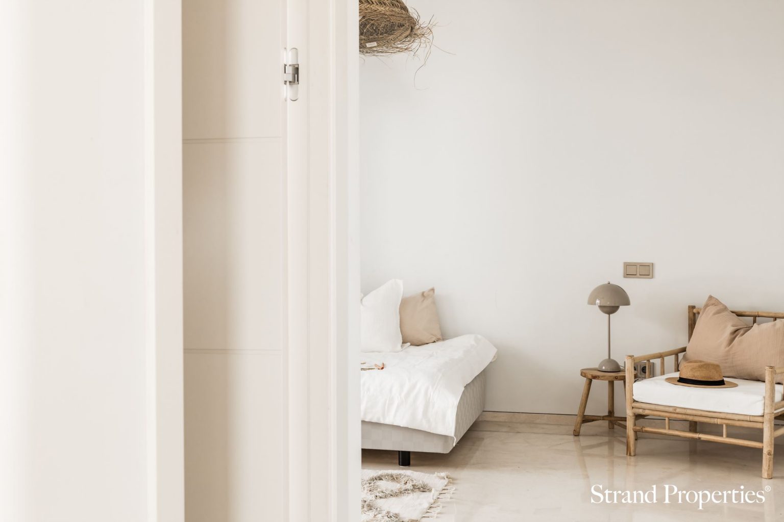 Art of Design and Living - Strand Properties